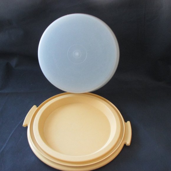 Tupperware | Kitchen | Tupperware Piecake Storage Containercarrier ...